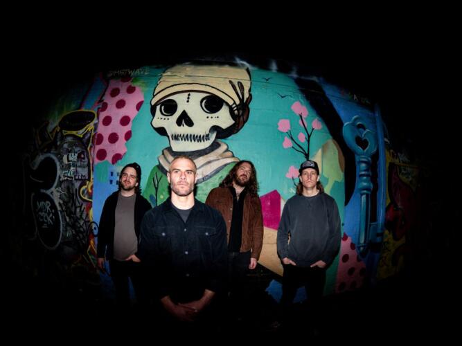 ABRAMS anuncian su nuevo álbum “Loon” y estrenan el single “Glass House ...